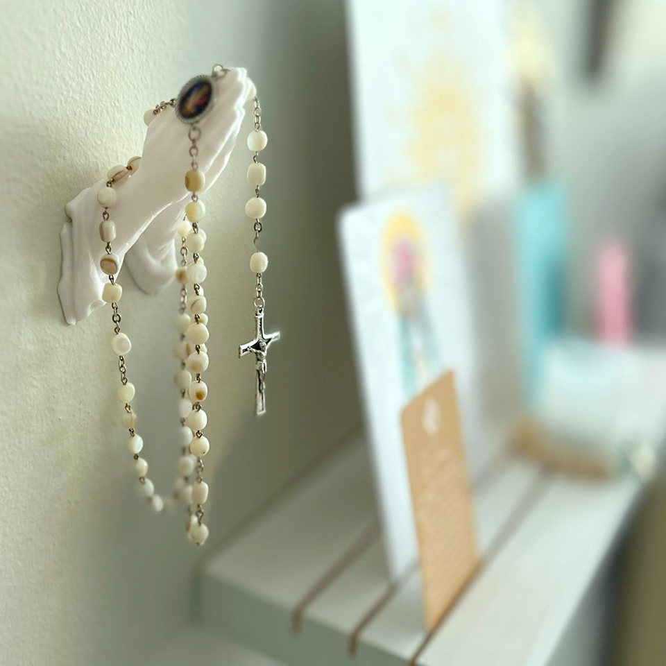 Prayer Hands Wall Holder – Be Still Prayer Space
